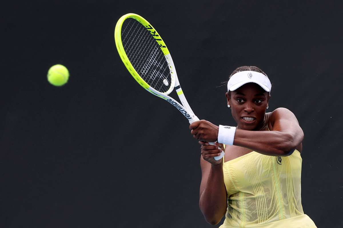 Former Grand Slam winner Sloane Stephens battles through Australian ...