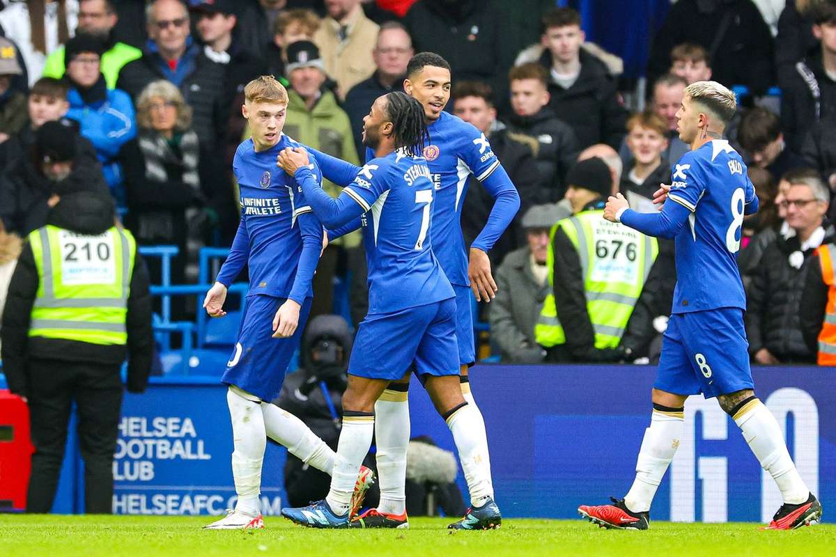Palmer scores penalty as Chelsea edge to nervy win over rivals Fulham ...