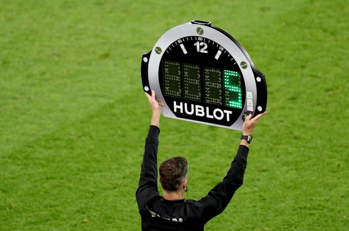 La FIFA fait pression pour plus de temps additionnel, les ...