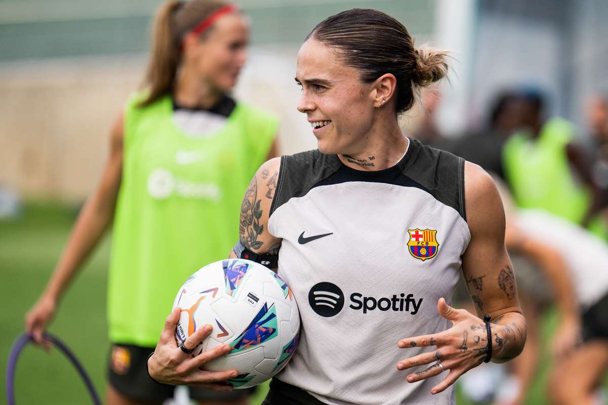 Mapi León pide el VAR tras sufrir un fuerte codazo en la ceja ...