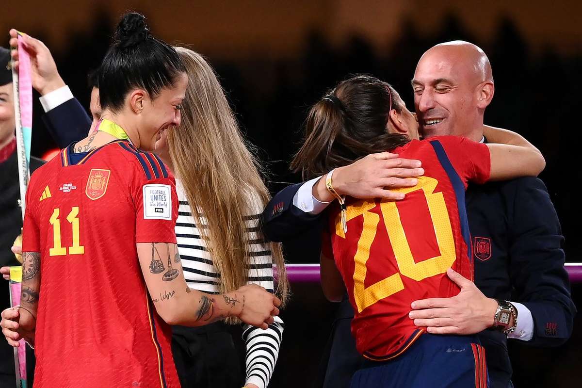Juízas de Espanha pedem demissão imediata de Luis Rubiales ...