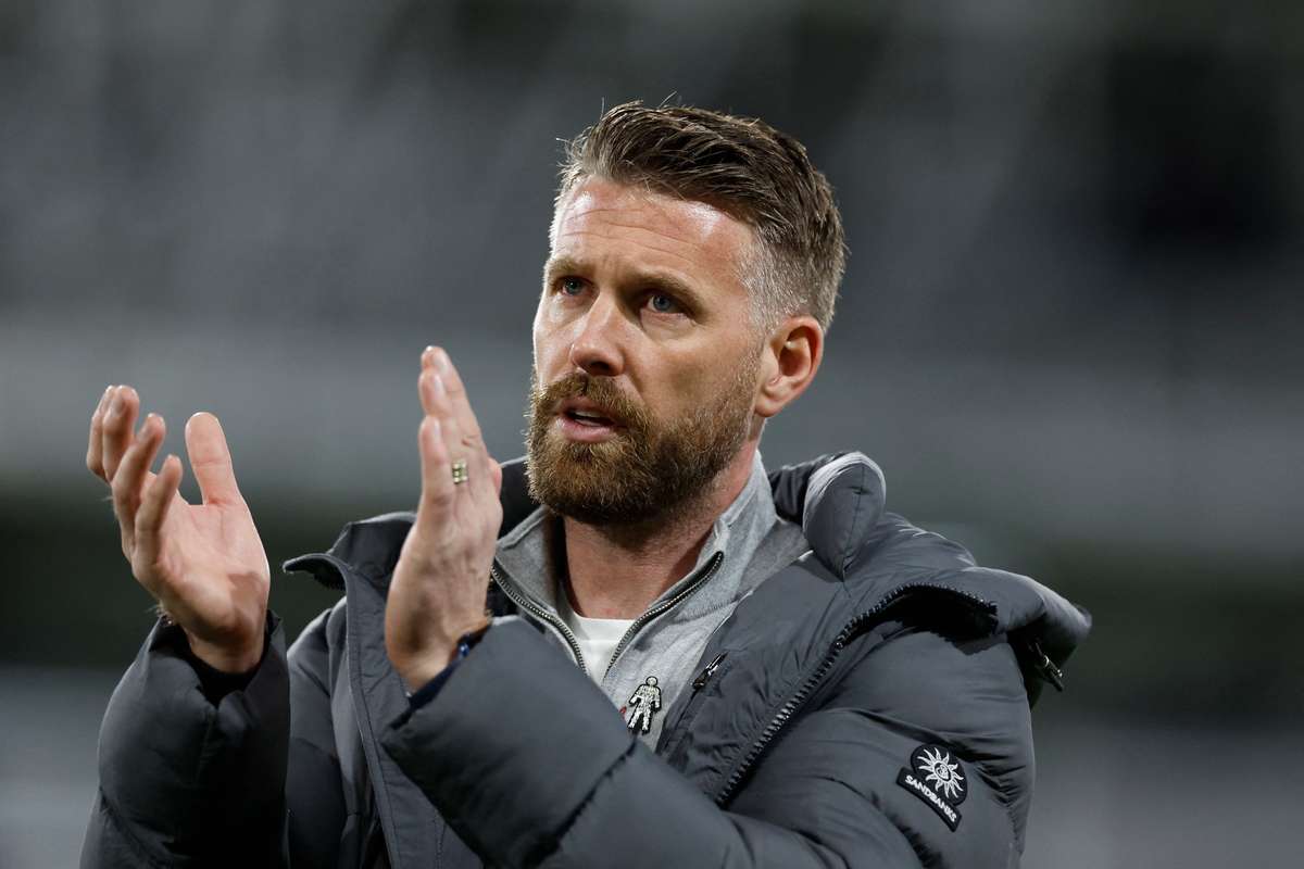 Rob Edwards still adamant Luton still in fight for Premier League ...