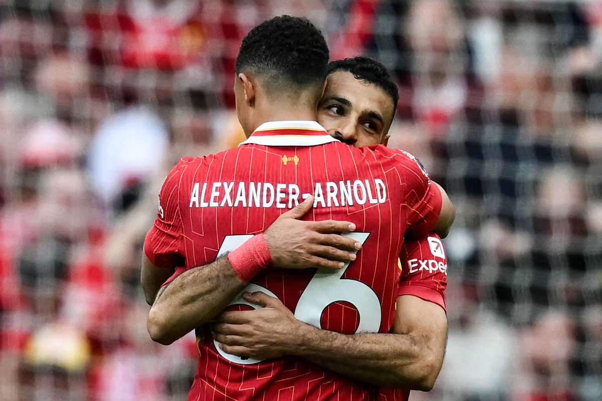 Liverpool: 10-man Reds score late leveller against Crystal Palace to ...