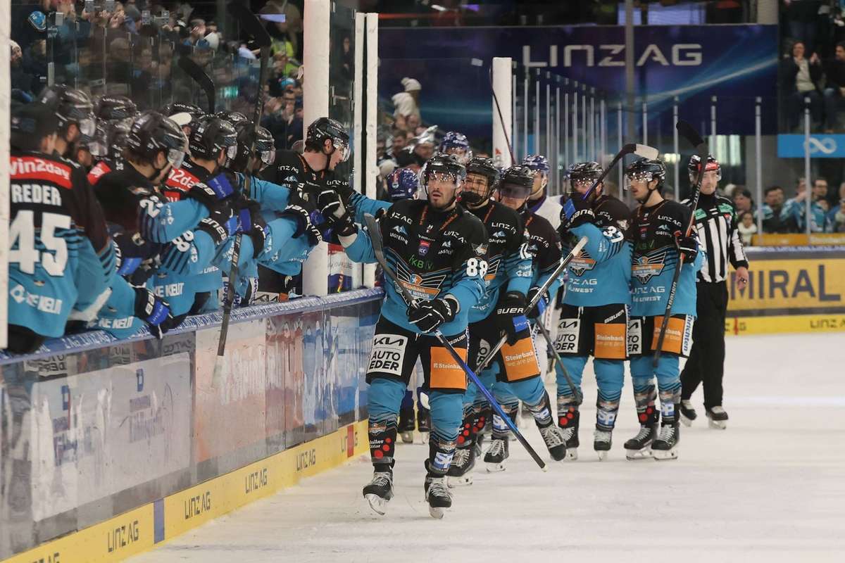 ICE Hockey League: KAC-Siegesserie gerissen - Black Wings feiern ...