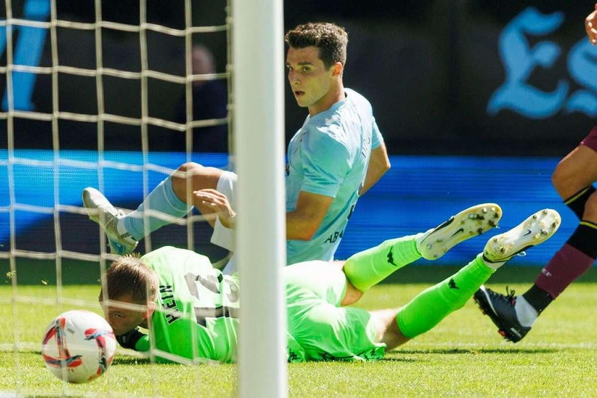 Como boost Cesc's attack with Douvikas, Vojvoda additions ...