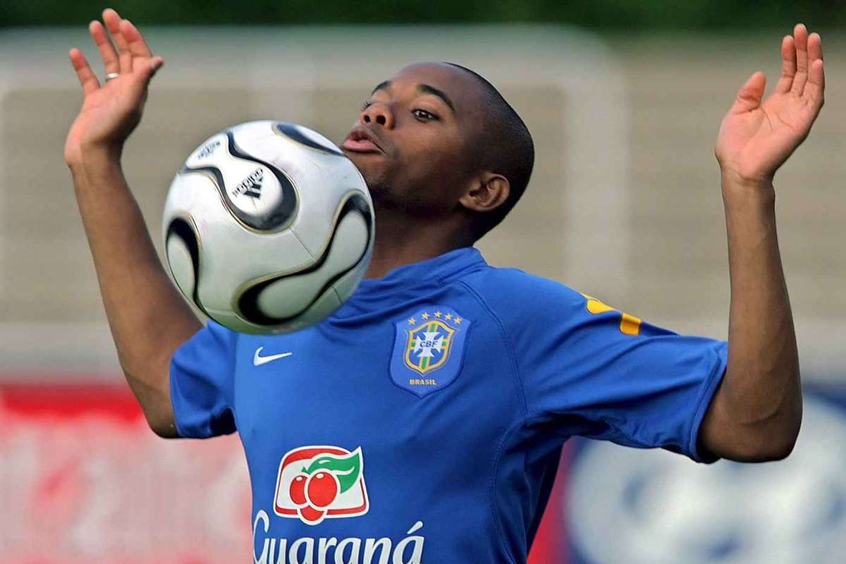 Le tribunal fédéral brésilien décide que Robinho restera en prison ...