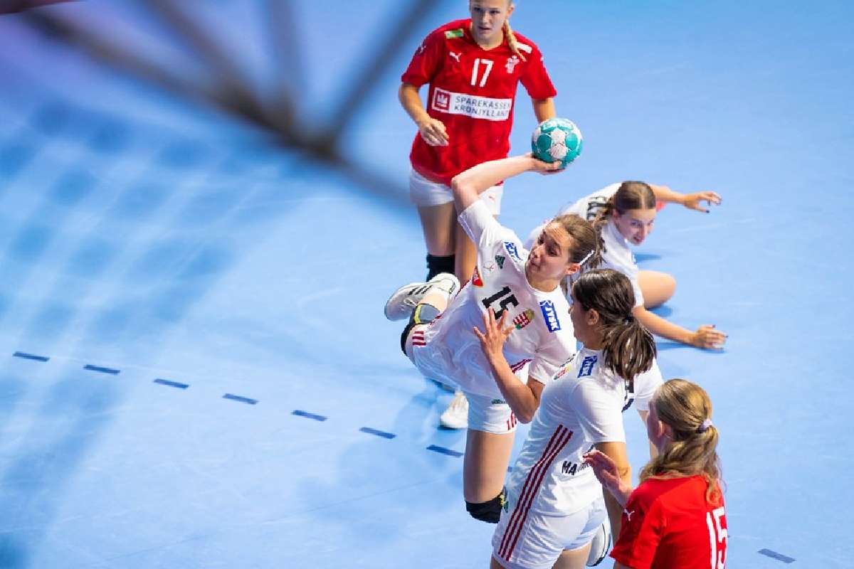 Les U17 féminines françaises championnes d'Europe de handball ...