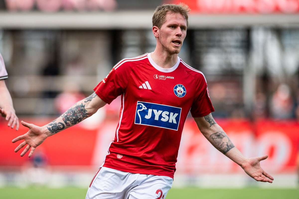 Rapid Vienna sign Silkeborg striker Tonni Adamsen on two-year contract ...