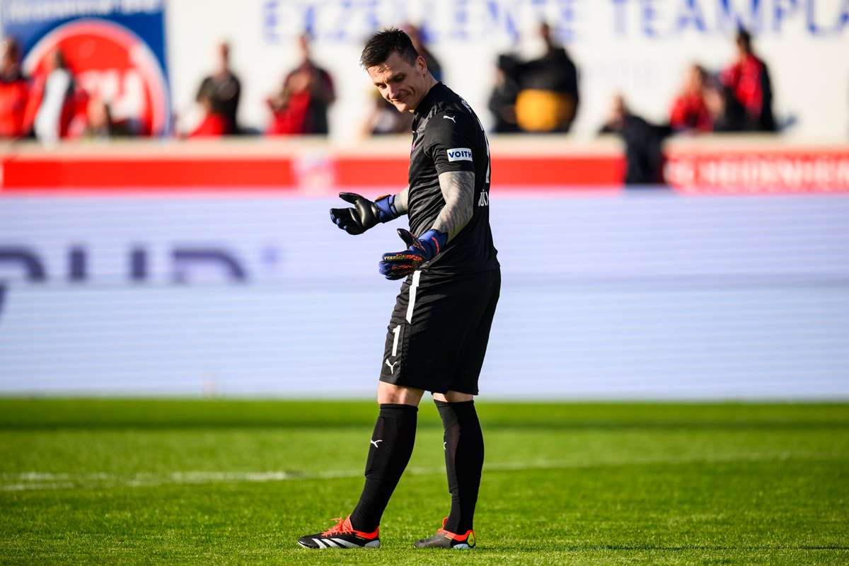 "Einfach ein Eiertor": Heidenheims Kevin Müller und das Eigentor des Jahres | Flashscore.at