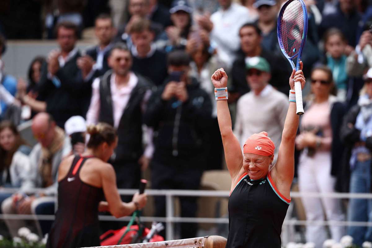 Shnaider stuns world number one Sabalenka at Roland Garros to make semi ...
