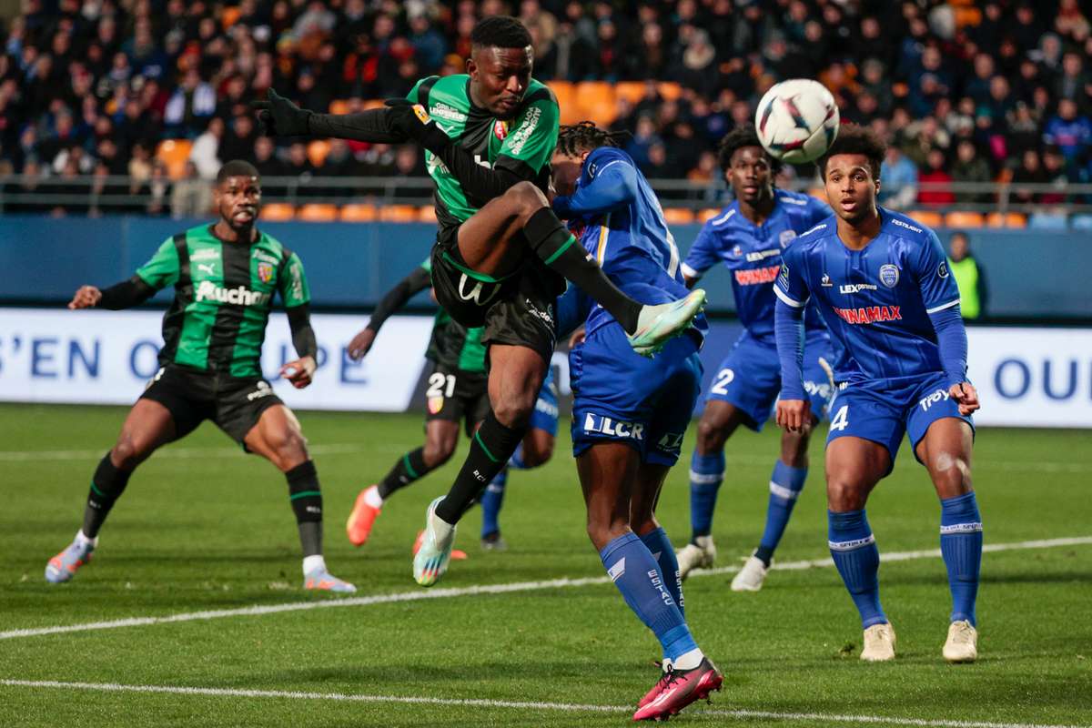 High-flying Lens lose ground in Ligue 1 title race by drawing away at ...