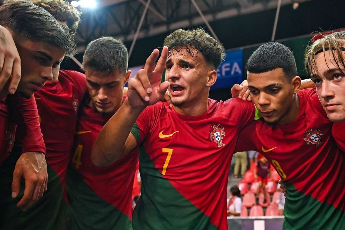 Futsal: Lúcio Rocha (Benfica) eleito melhor Jogador Jovem do Mundo ...
