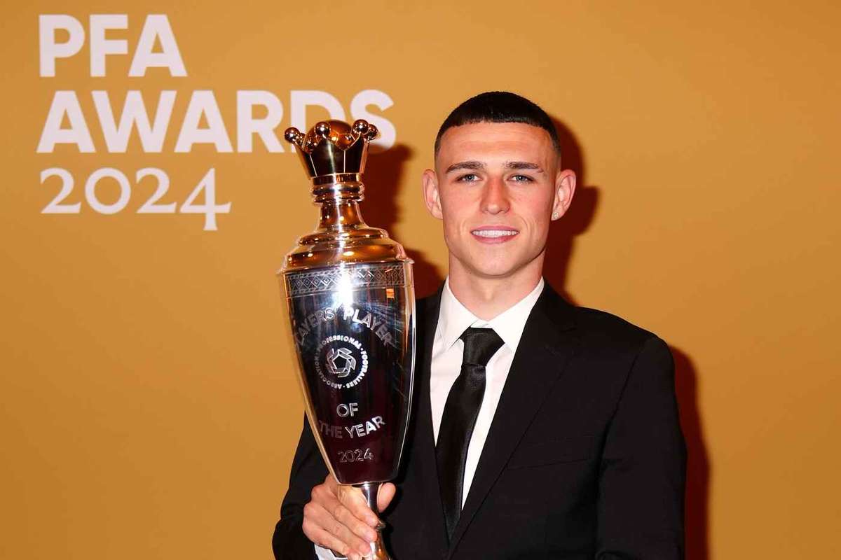 Phil Foden and Cole Palmer win PFA Player of the Year awards ...