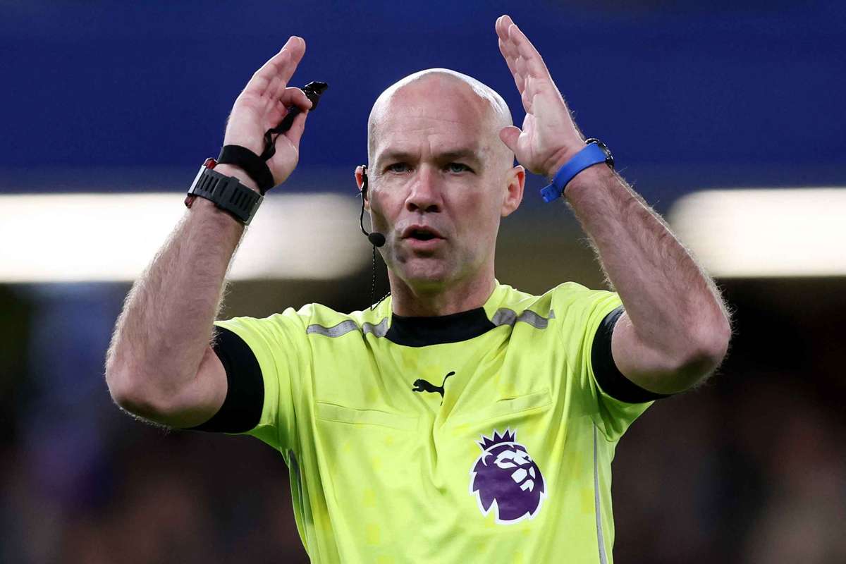 Ex-ref Scott: Tierney won't be happy with Chelsea huddle media ...