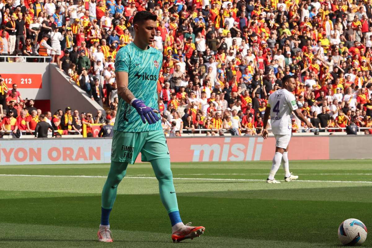 Big Prem trio watching Eyuspor goalkeeper Ozer - TribalFootball.com