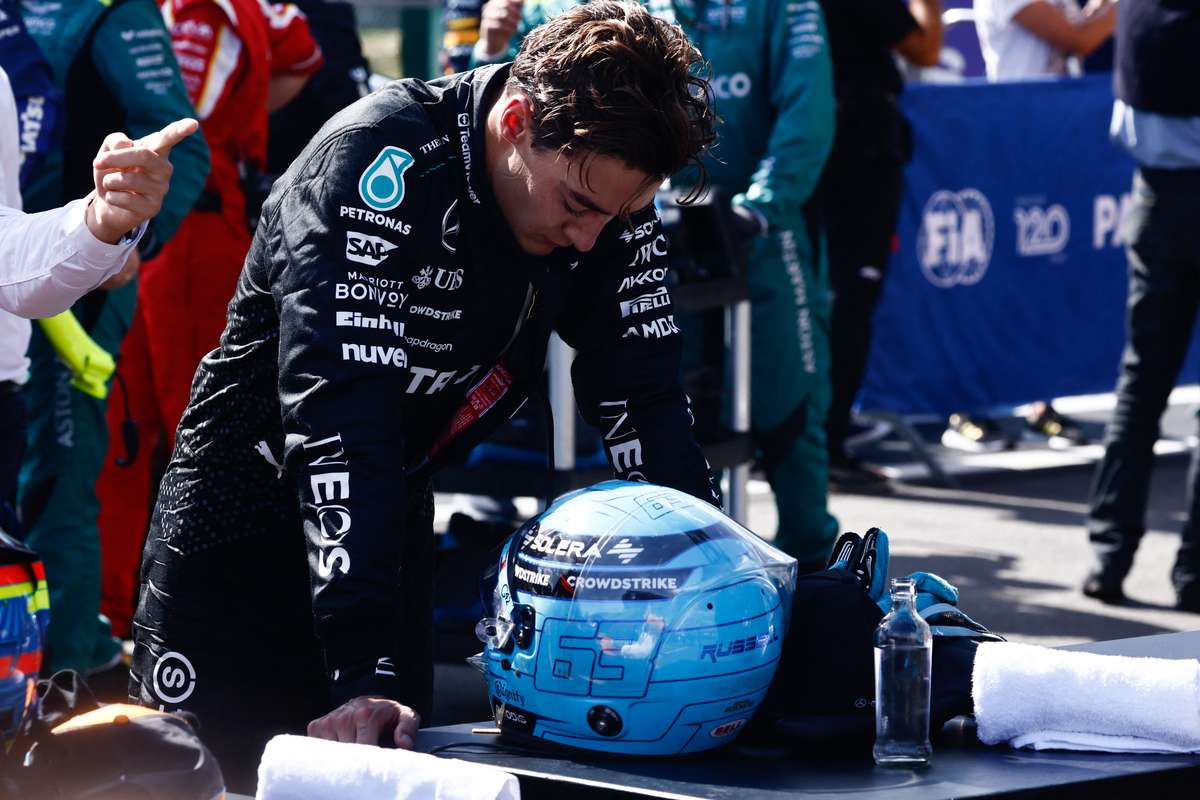 Russell v Belgii triumfoval, ale následně byl diskvalifikován. VC ...