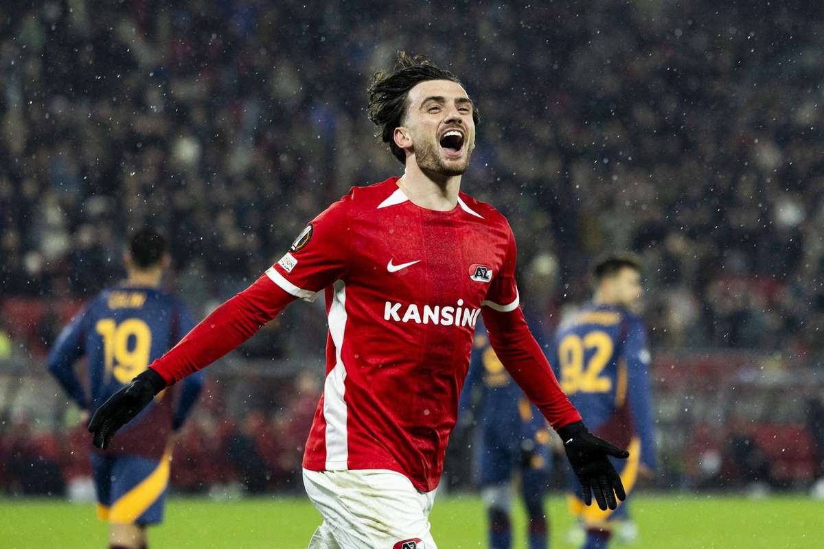 Parrott scores late winner as AZ Alkmaar stun Roma in Europa League ...