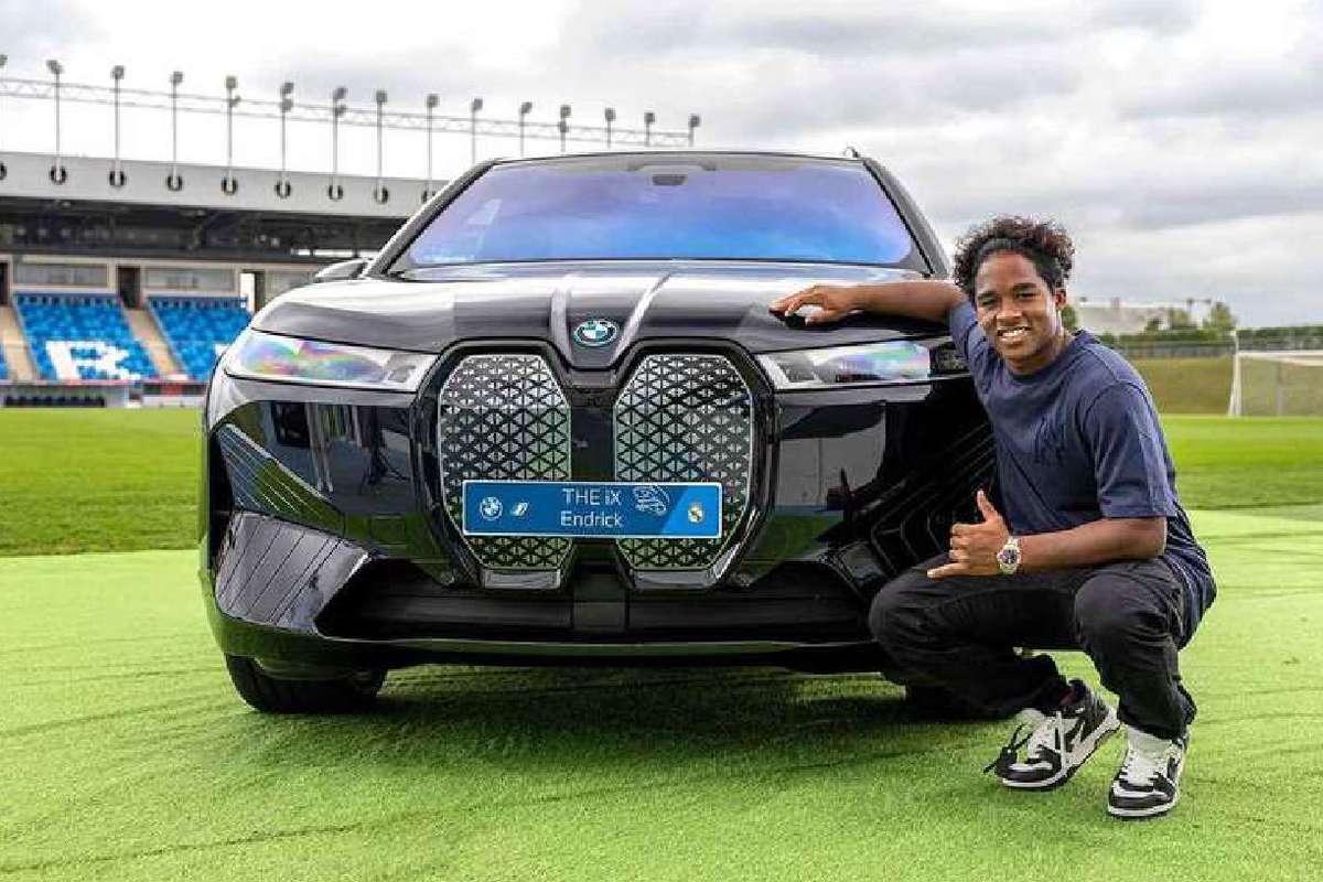 Jogadores do Real Madrid receberam carros novos: Vini Jr. escolheu o ...