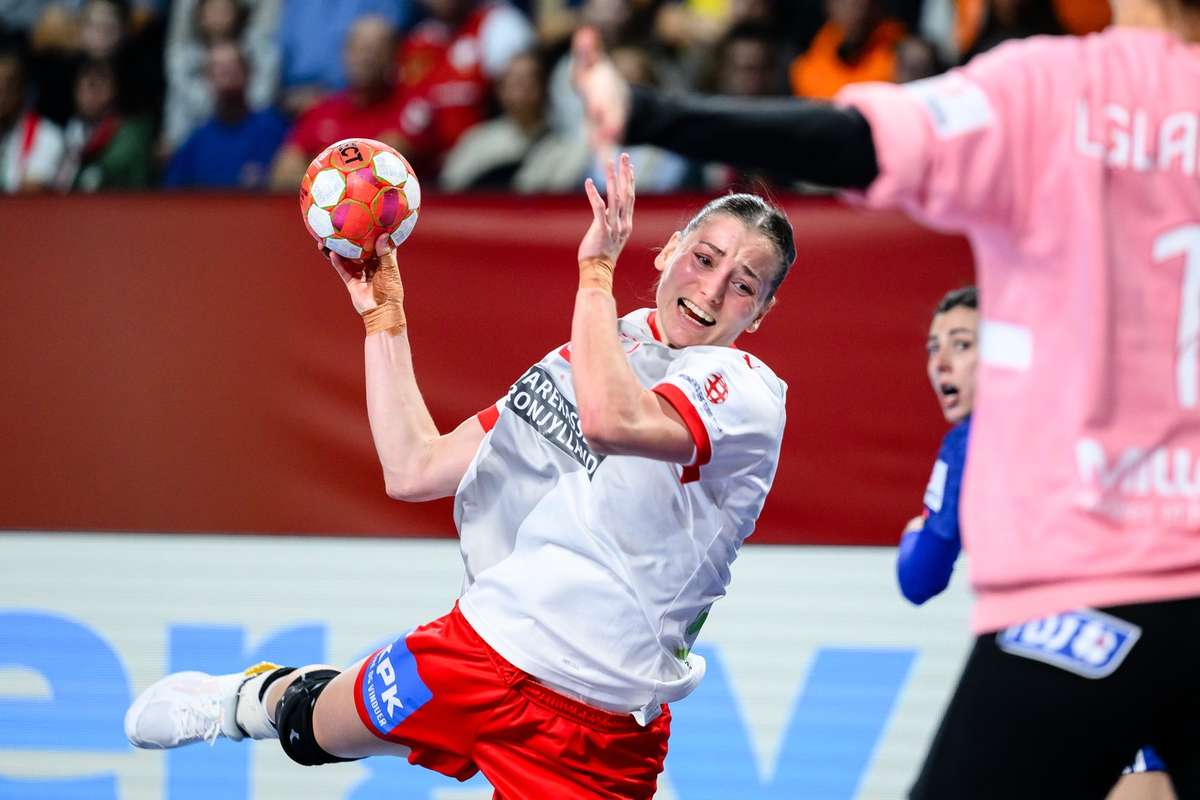 Trine Oestergaard şi-a prelungit contractul cu CSM Bucureşti ...