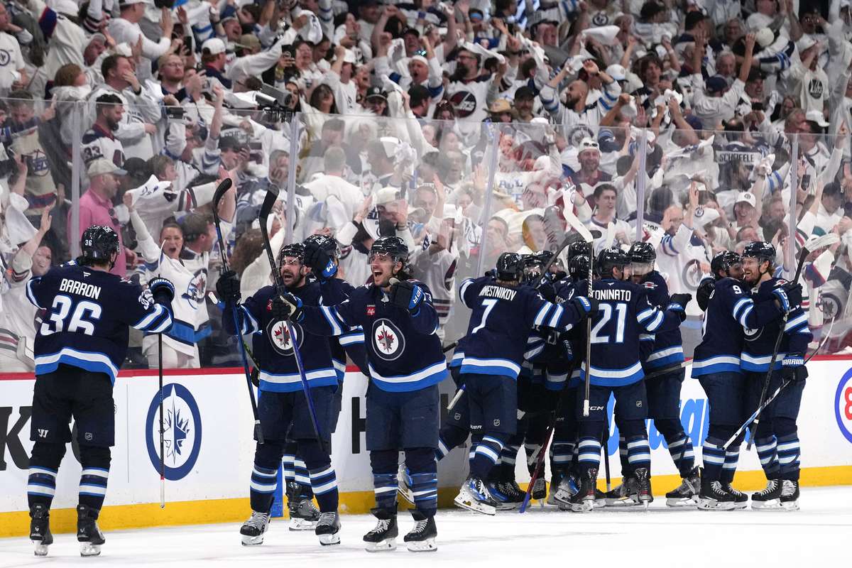 NHL Stanley Cup playoffs: Winnipeg Jets stun St. Louis Blues with late ...
