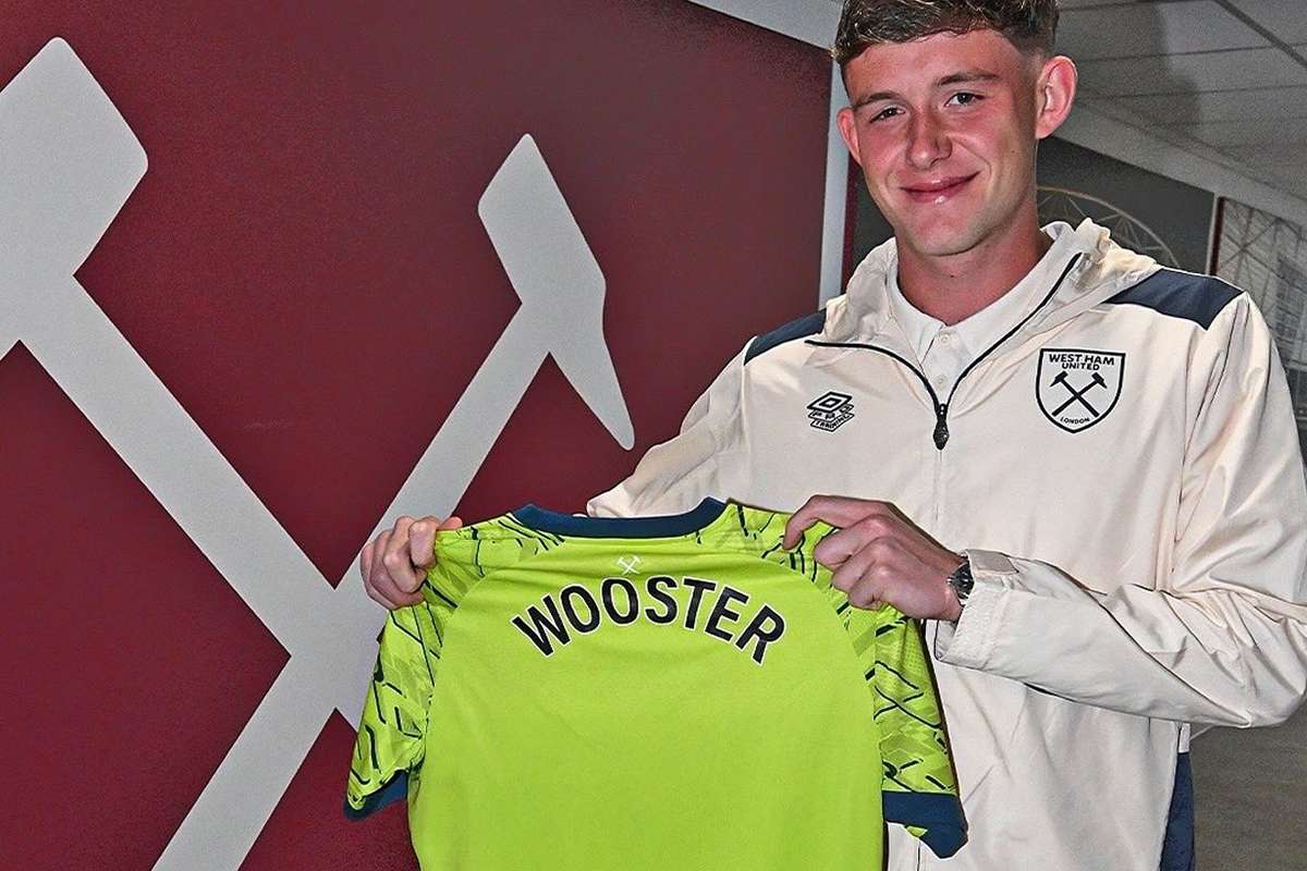 DONE DEAL: West Ham snap up Man Utd keeper Wooster - TribalFootball.com