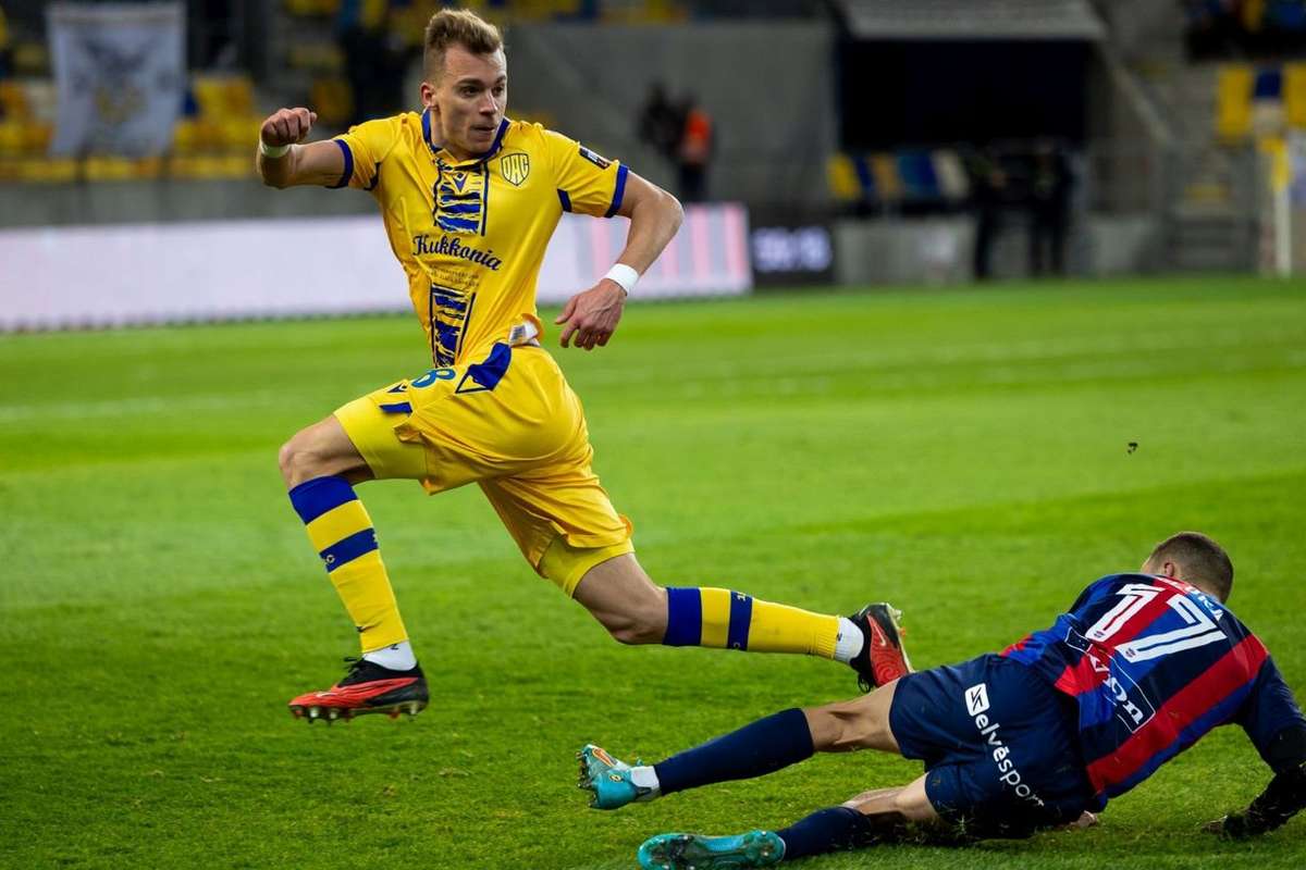 Oficial: Alex Pinto deixa a Eslováquia e é reforço do Gil Vicente ...