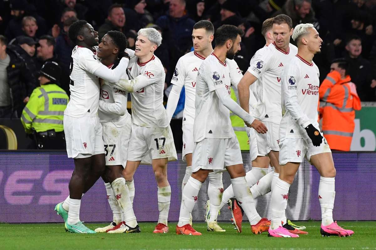 Manchester United grab dramatic victory at Wolves as Mainoo scores ...