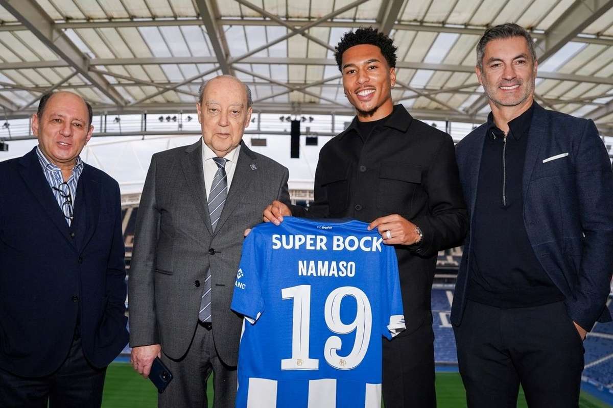 Oficial: Danny Namaso renova com o FC Porto | Flashscore.pt