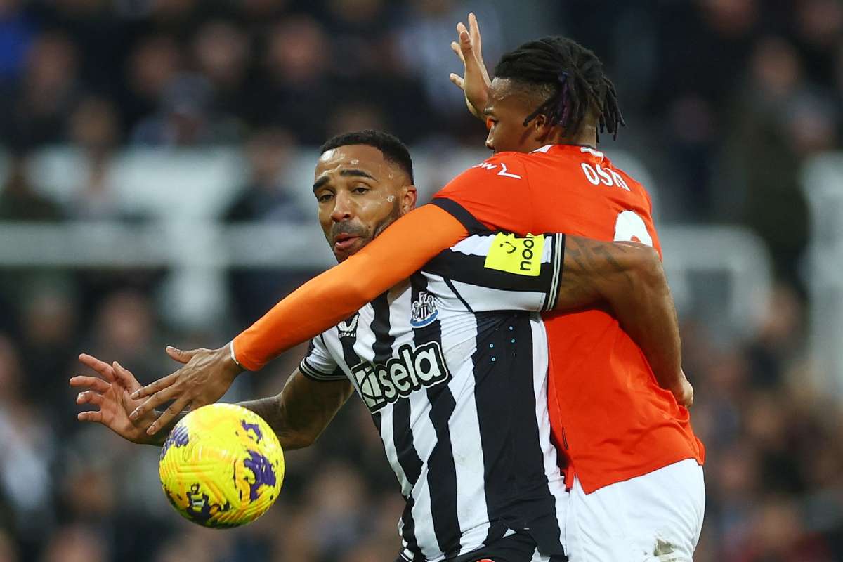 Newcastle's Callum Wilson to have surgery for "strange" muscle injury ...