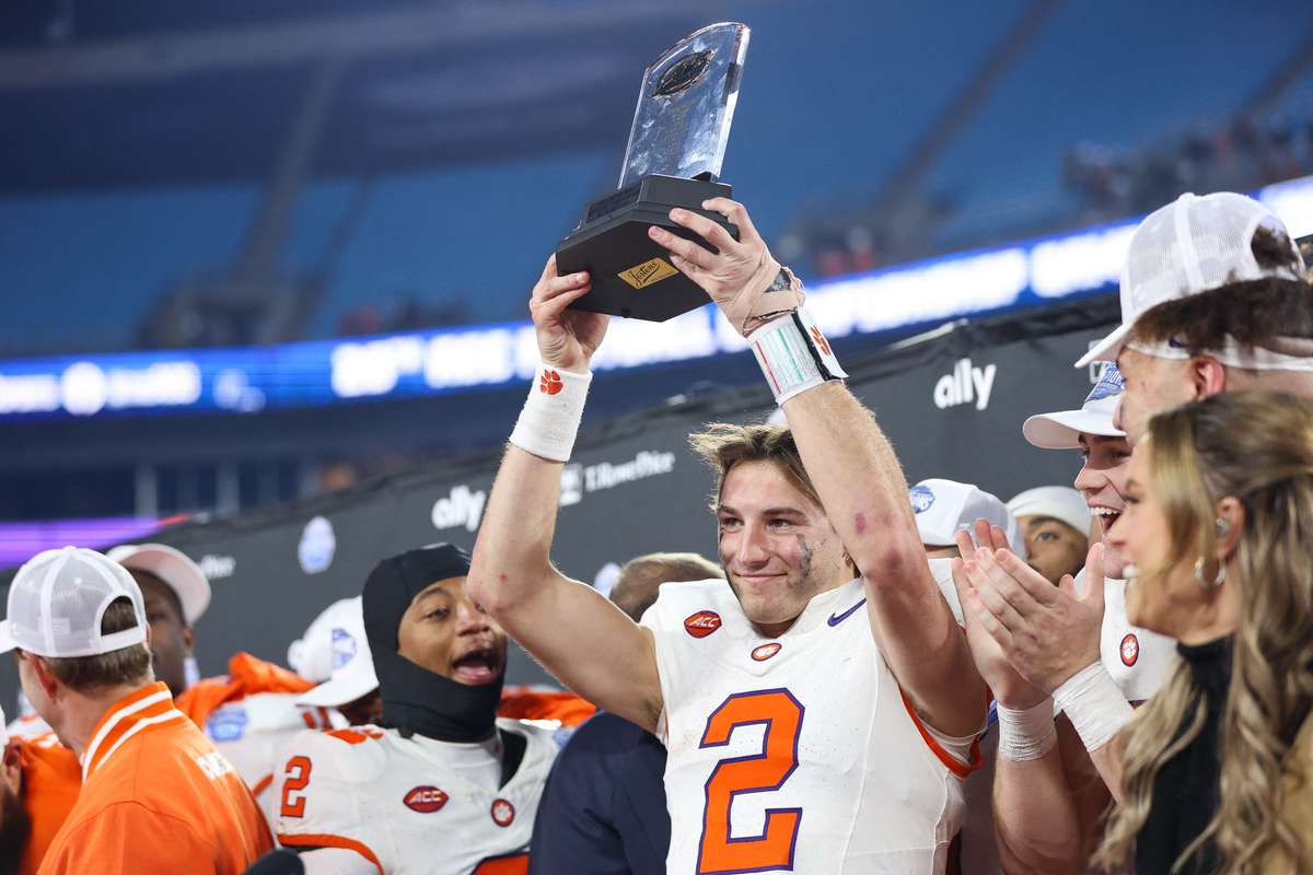 Clemson quarterback Cade Klubnik will return for 2025 season, says 'the story isn't over ...