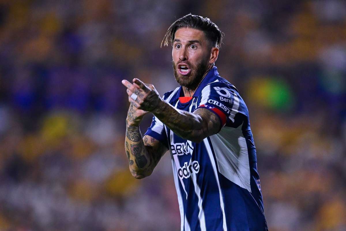 Real Madrid icon Sergio Ramos in heated altercation with fans in Mexico ...