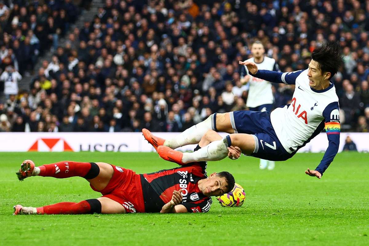 Spurs share spoils with London rivals Fulham as Cairney shown late red ...