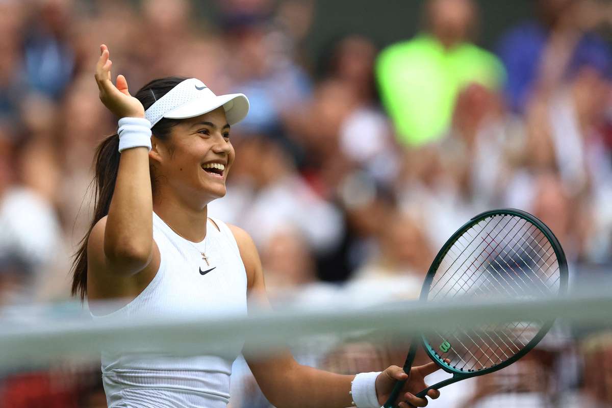 Emma Raducanu offers home cheer on day one at Wimbledon | Flashscore.com