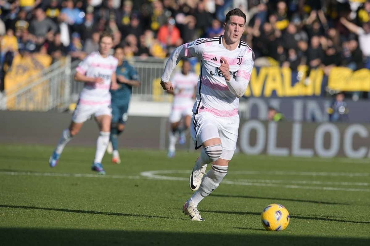 Chelsea, Spurs target Vlahovic as Spalletti makes early call over ...