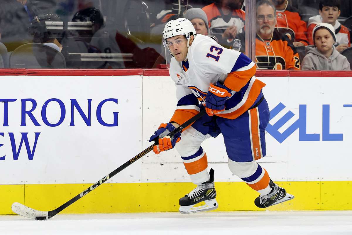 New York Islanders lose Mathew Barzal to lower-body injury | Flashscore.com