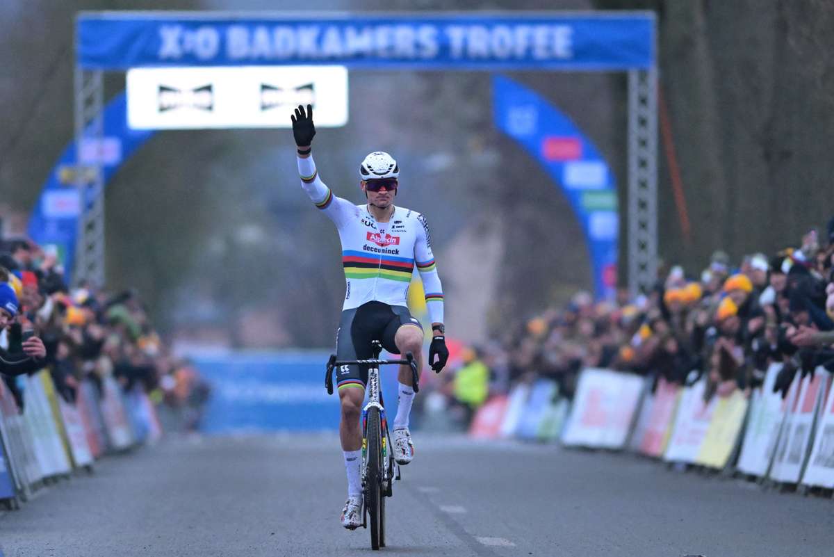 Van der Poel reina en el ciclocrós de Baal | Flashscore.es