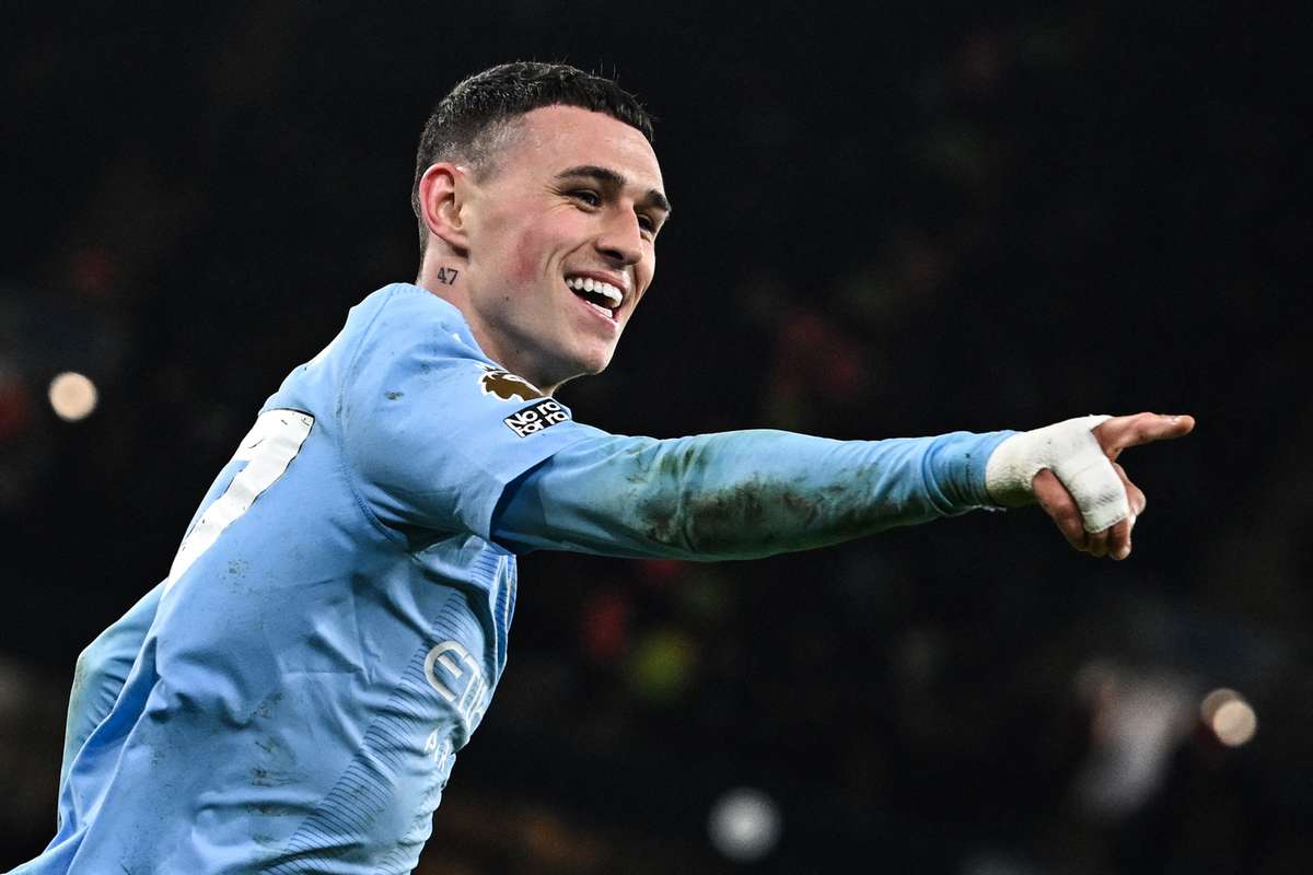 In-form Phil Foden fires hat-trick as Manchester City demolish Aston ...