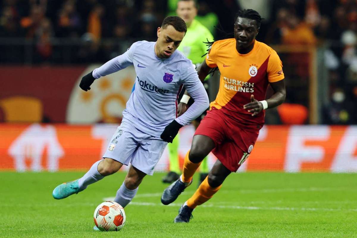 Barcelona's US defender Sergino Dest joins Dutch side PSV on loan ...