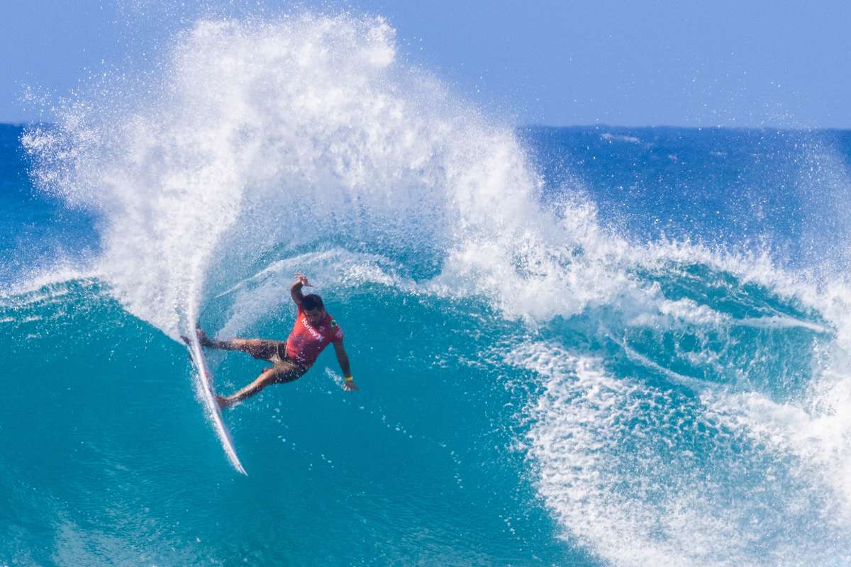 Surfe: Brasileiro Filipe Toledo supera americano e fatura etapa de ...