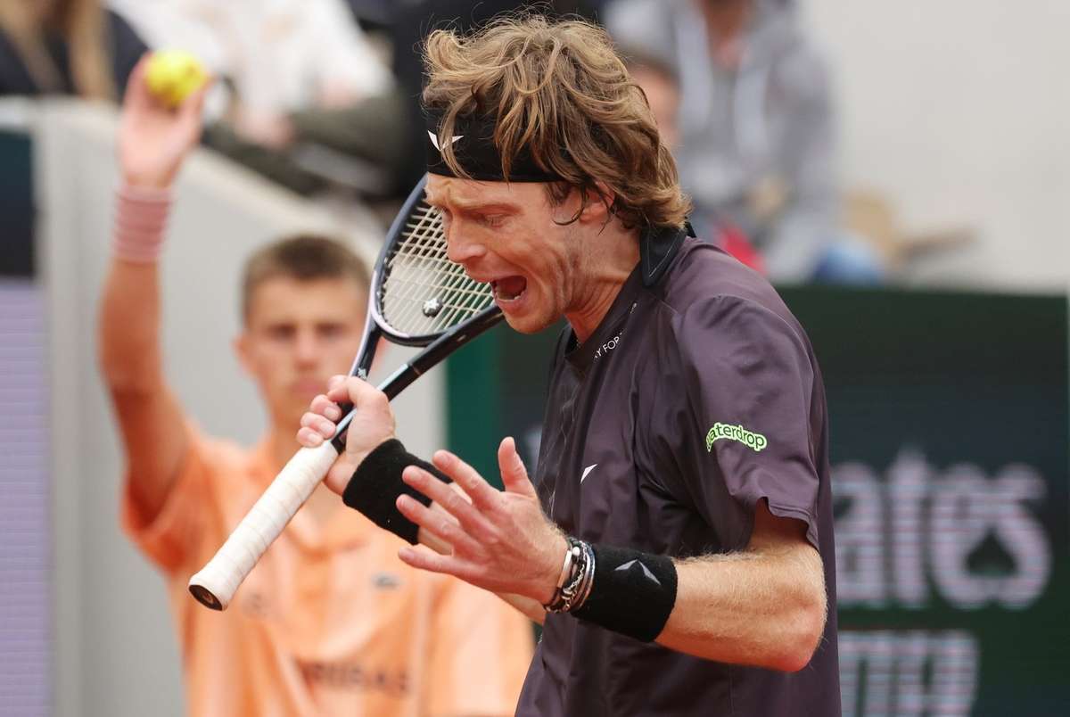 Roland Garros | Arnaldi provoca la desesperación de Rublev, eliminado ...