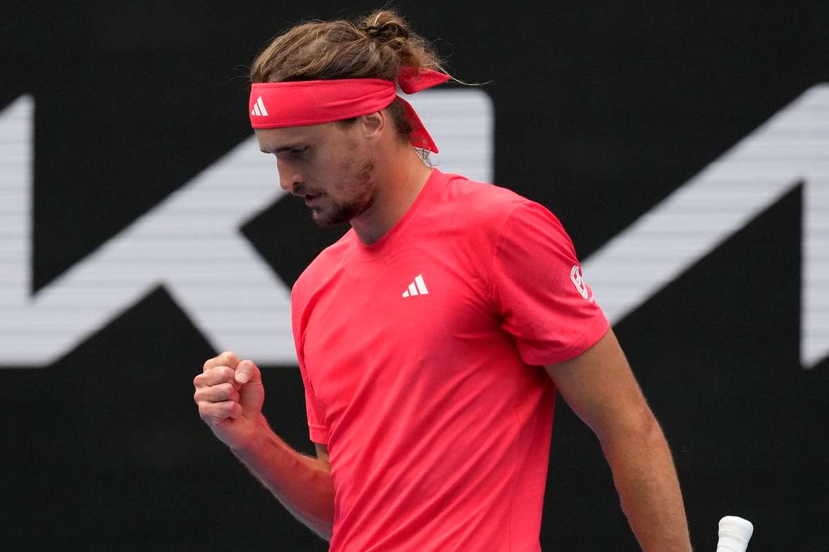 Australian Open 2025: Zverev verliert ersten Satz, aber steht im Viertelfinale | Flashscore.de