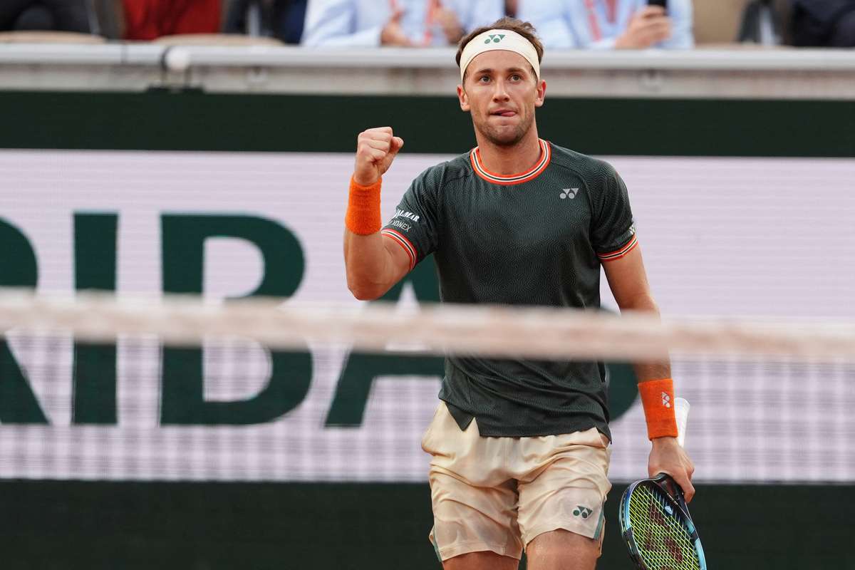 Ruud sets up French Open rematch with Djokovic after battling past ...