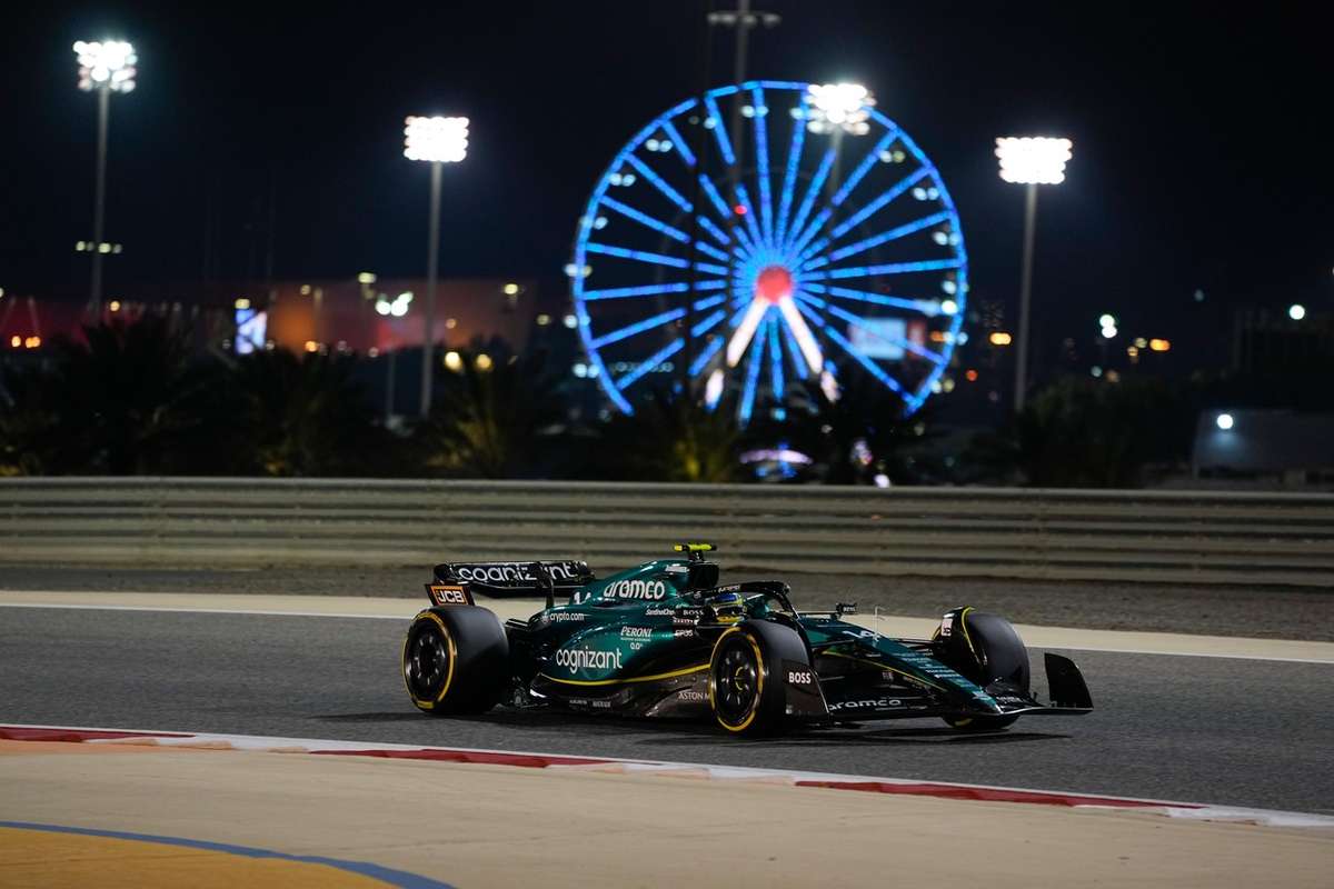 Fernando Alonso has fans dreaming with top time in F1 practice in ...