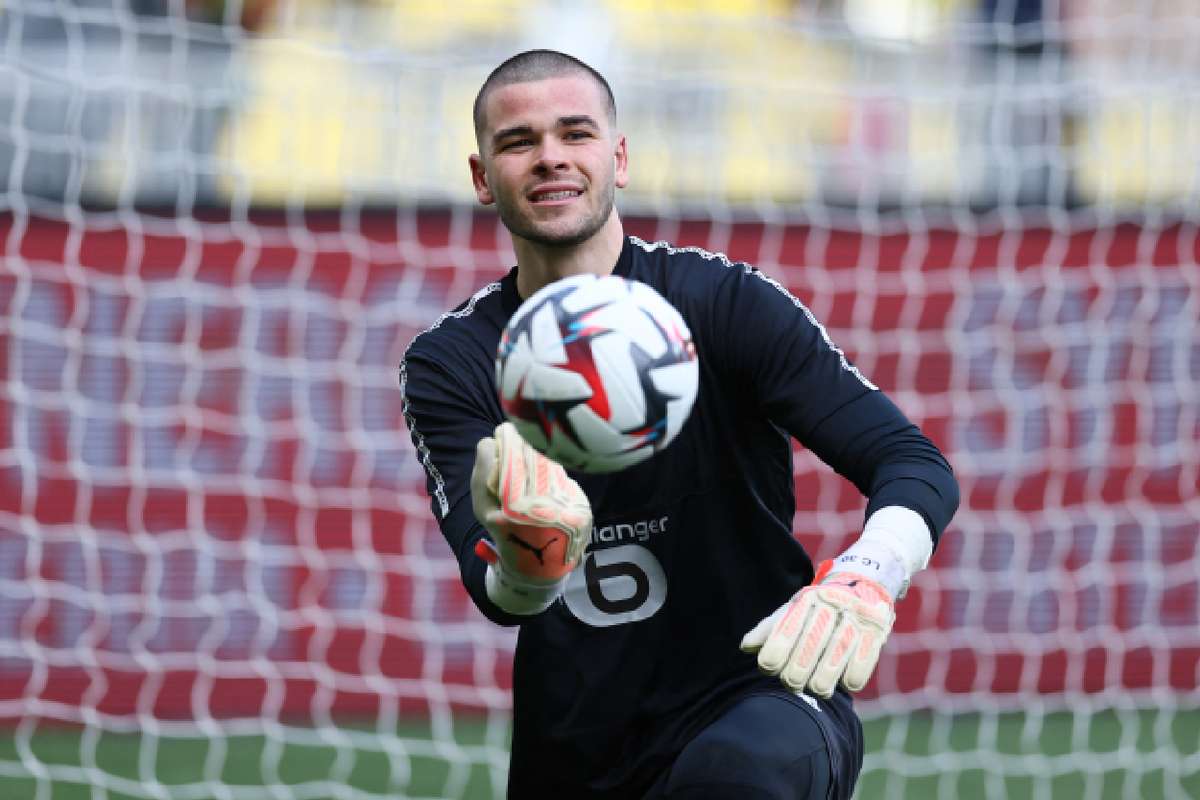 PSG confirm signing of French goalkeeper Lucas Chevalier from Lille ...