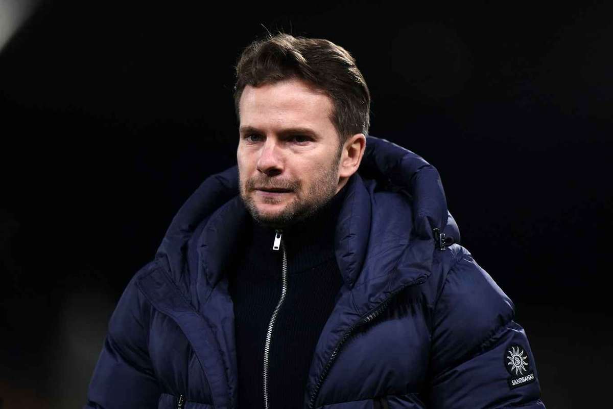 Plymouth announce former Man Utd and Watford midfielder Tom Cleverley ...