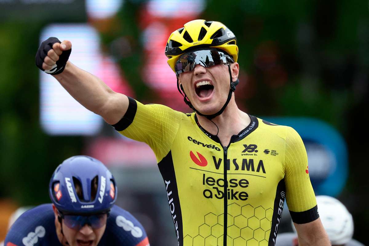 V špurte 12. etapy slávneho Gira uspel Kooij, na čele naďalej Del Toro ...