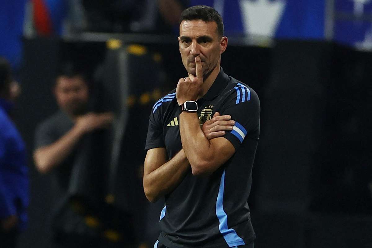 Argentina's Lionel Scaloni unhappy with pitch after win over Canada in ...