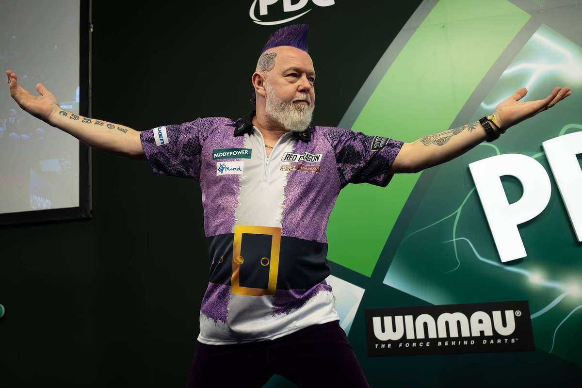 Darts World Championship: Former world champion Wright battles past ...