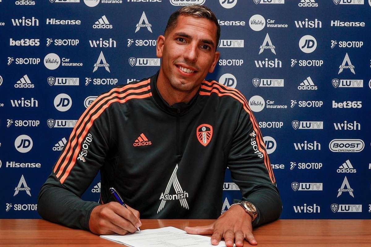 Leeds sign Spanish keeper Joel Robles on free transfer | Flashscore.com