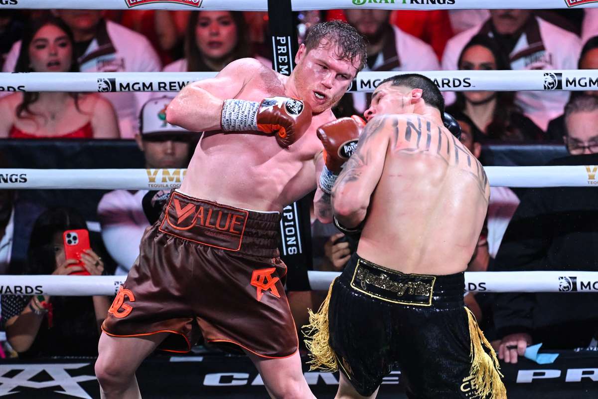 'Canelo' Alvarez pummels Berlanga to retain supermiddleweight belts ...